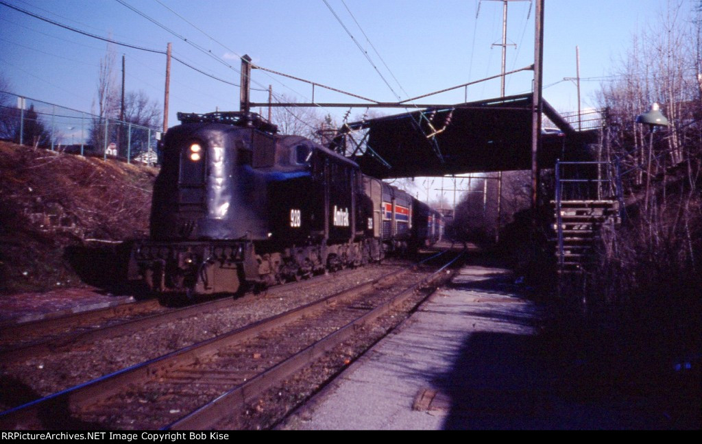Amtrak GG1 928 westbound